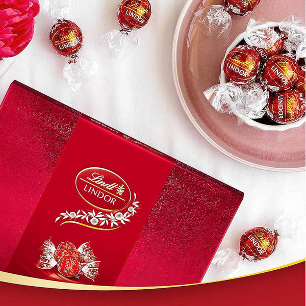 Lindt Lindor Milk Chocolate Gift Box 235g | Australia